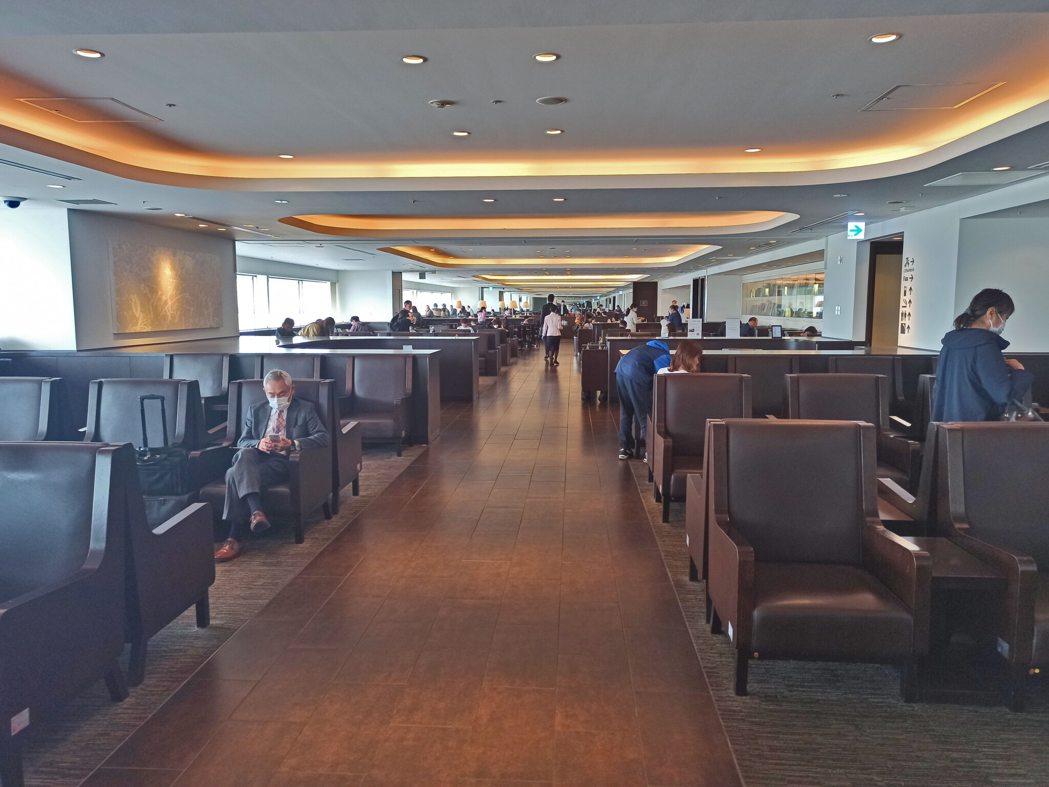 Review: Domestic Sakura Lounge at Tokyo Haneda International Airport ...