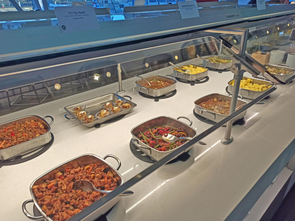 Review: Los Angeles American Airlines Flagship Lounge