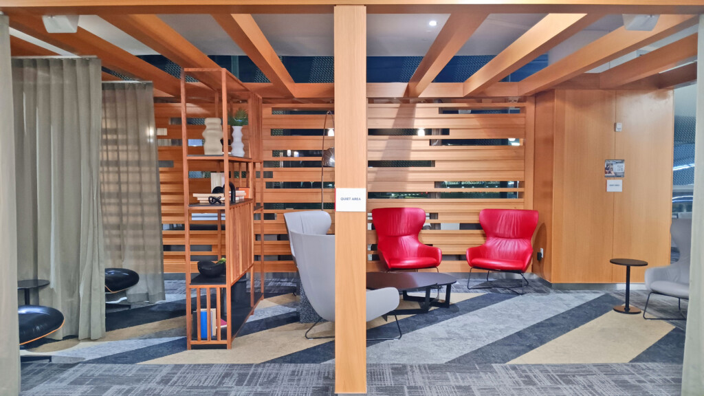 Lounge Review: AA Admirals Club NY LaGuardia (LGA) - No Work All Travel